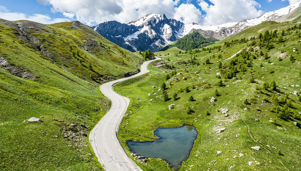 La route des Grandes Alpes - Visitez-en avec nos vans aménagés en location